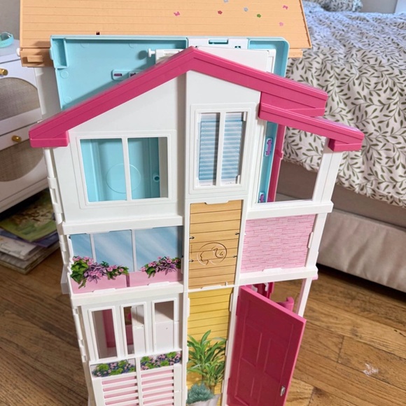Barbie Townhouse With Elevator